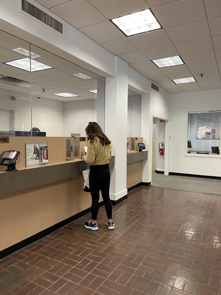SANTANDER BANK - Updated January 2026 - 10 Photos - 61 Harrison Ave ...