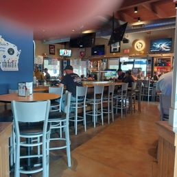 FEATURES SPORTS BAR & GRILL - Updated December 2025 - 28 Photos & 30 ...
