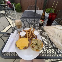 FIZZ BURGERS AND BOTTLES - Updated November 2025 - 99 Photos & 248 ...