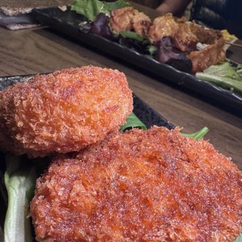 ISSIAN - Updated August 2025 - 1267 Photos & 537 Reviews - 1618 N 45th ...