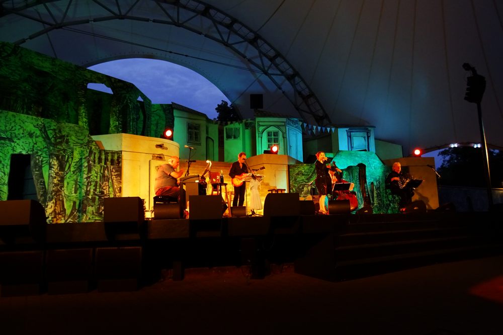 AMPHITHEATER SCHLOSS PHILIPPSRUHE - Landstraße, Hanau, Hessen, Germany ...