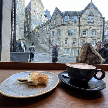 THE MILKMAN - 97 Photos & 90 Reviews - 7 Cockburn Street, Edinburgh ...