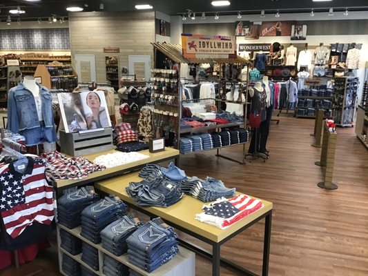 BOOT BARN - Updated March 2025 - 19 Photos & 12 Reviews - 2501 W Happy ...