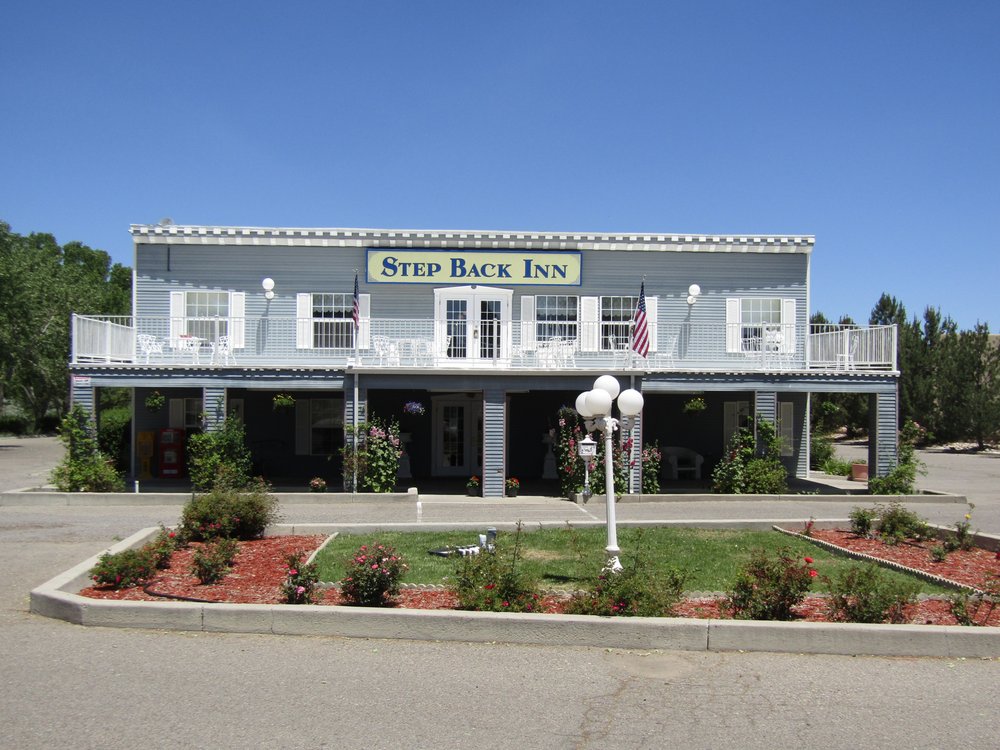 STEP BACK INN - Updated December 2025 - 12 Photos - 123 W Aztec Blvd ...