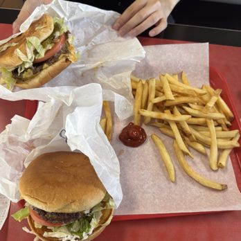 DAN’S HAMBURGERS - AUSTIN - Updated December 2025 - 248 Photos & 467 ...