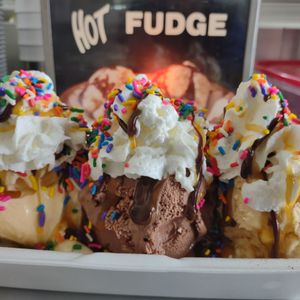 YO YUMS - Updated July 2025 - 21 Photos & 22 Reviews - 122 E High St ...