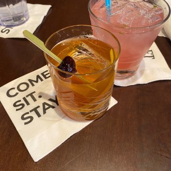 PUB 819 - Updated May 2025 - 361 Photos & 393 Reviews - 819 Mainstreet ...