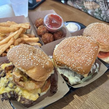 THE FLYING ELBOW - Updated November 2025 - 114 Photos & 46 Reviews ...