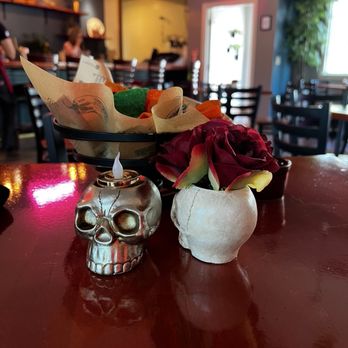 COLOSSAL RESTAURANT - Updated December 2025 - 102 Photos & 32 Reviews ...