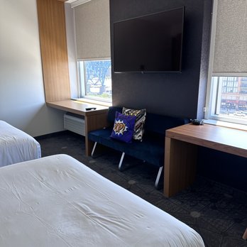 ALOFT CLEVELAND DOWNTOWN - Updated January 2025 - 130 Photos & 185 ...