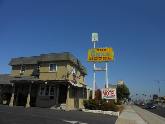 THE OAKS MOTEL - Updated August 2025 - 24 Photos & 17 Reviews - 8065 ...