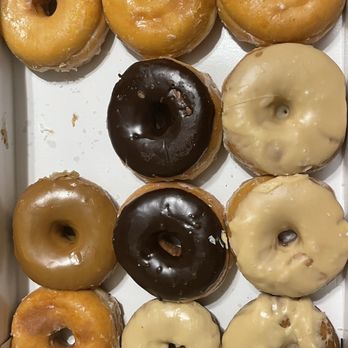 MAPLE DONUTS - Updated December 2025 - 42 Photos & 45 Reviews - 970 ...