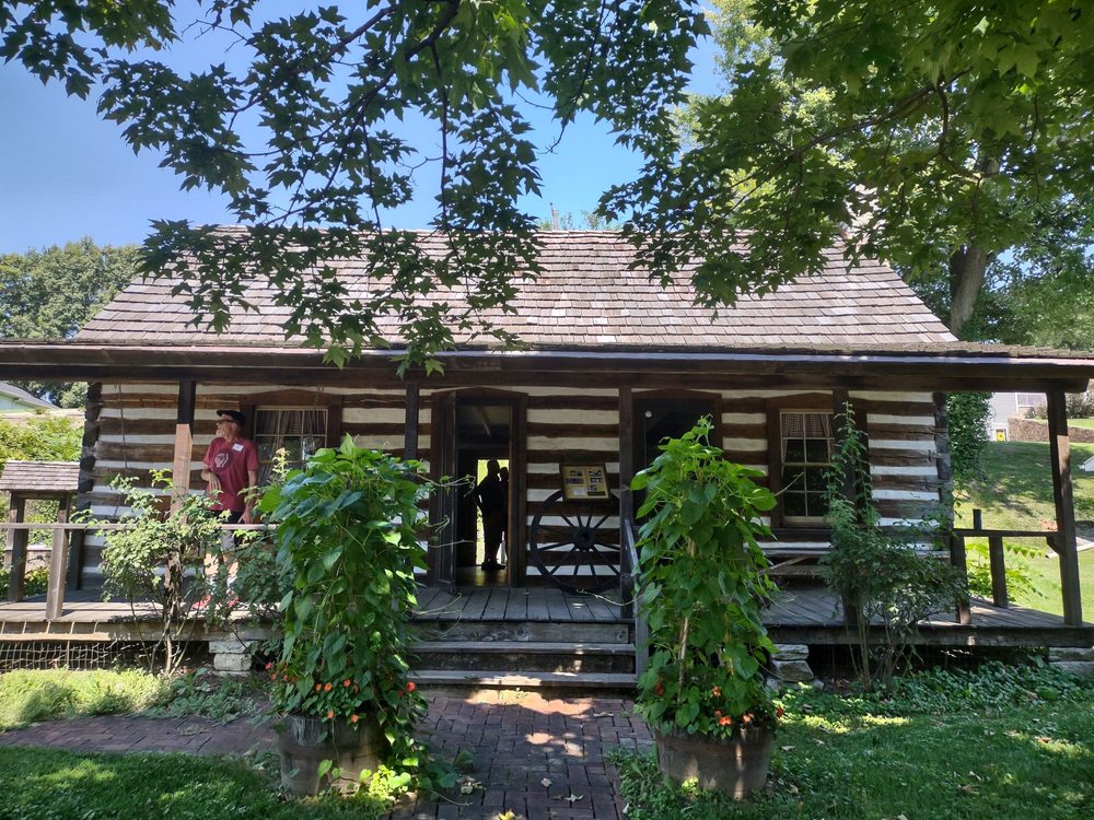 YANDA LOG CABIN - Updated June 2024 - 148 S Main St, Glen Carbon ...