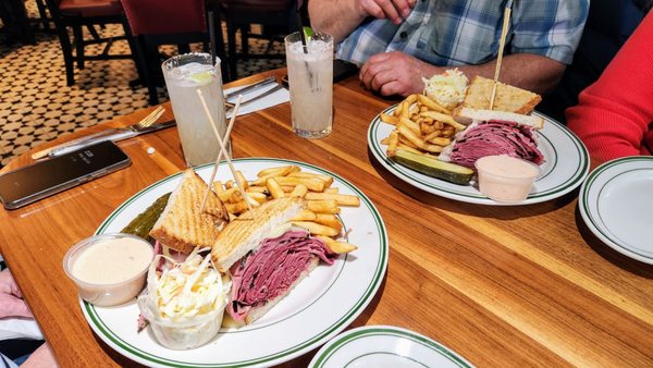 ROXY DELICATESSEN - Updated December 2025 - 109 Photos & 136 Reviews ...