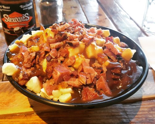 LE POUTINE BAR - 10 Photos - Poutineries - 4750 Boulevard Saint-Rose ...