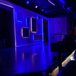 ABSOLUTE COMEDY - Updated October 2025 - 46 Photos & 92 Reviews - 2335 ...