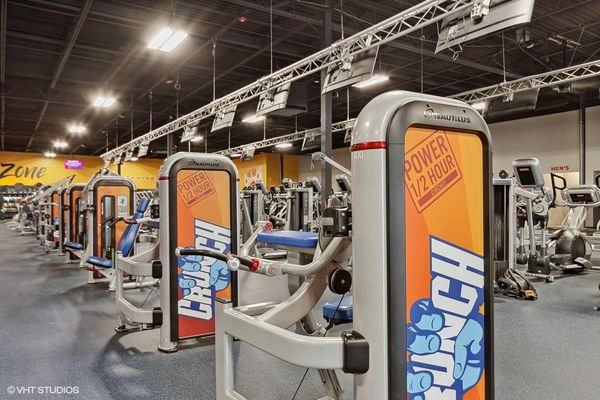 CRUNCH FITNESS - CHAMPAIGN - Updated December 2025 - 46 Photos & 29 ...