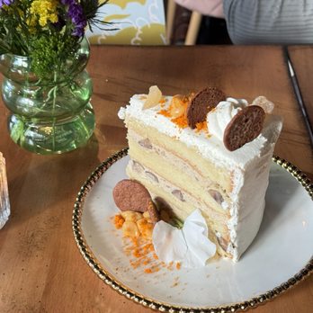 LILITH - Updated July 2025 - 429 Photos & 101 Reviews - 238 Spahr St ...