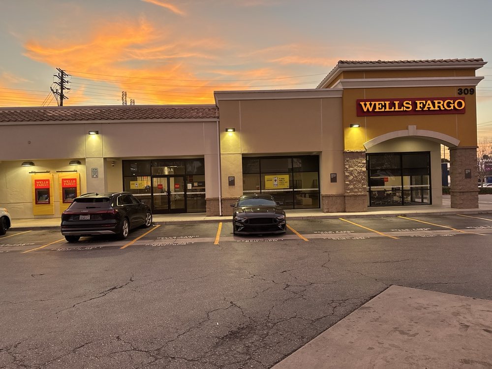 WELLS FARGO BANK - Updated January 2026 - 33 Reviews - 309 N Sepulveda ...