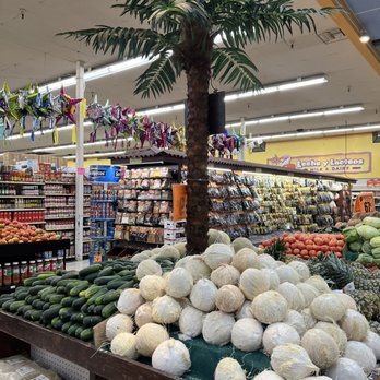 LUCKY 7 SUPERMARKET - TULLY - Updated October 2025 - 51 Photos & 31 ...