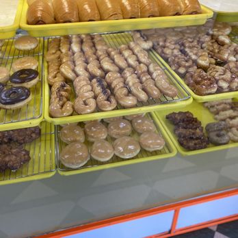 FANTASY DONUTS - 77 Photos & 80 Reviews - 1742 Pass Rd, Biloxi ...