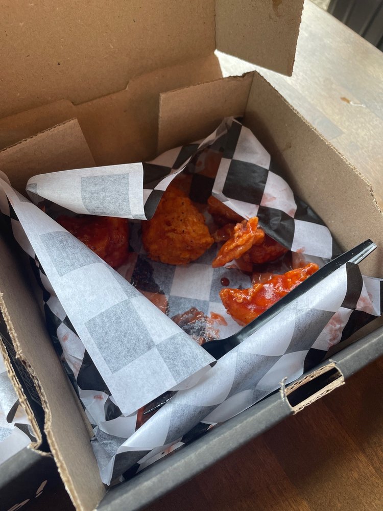 WING SNOB - 30438 Milford Rd, New Hudson, Michigan - Chicken Wings ...
