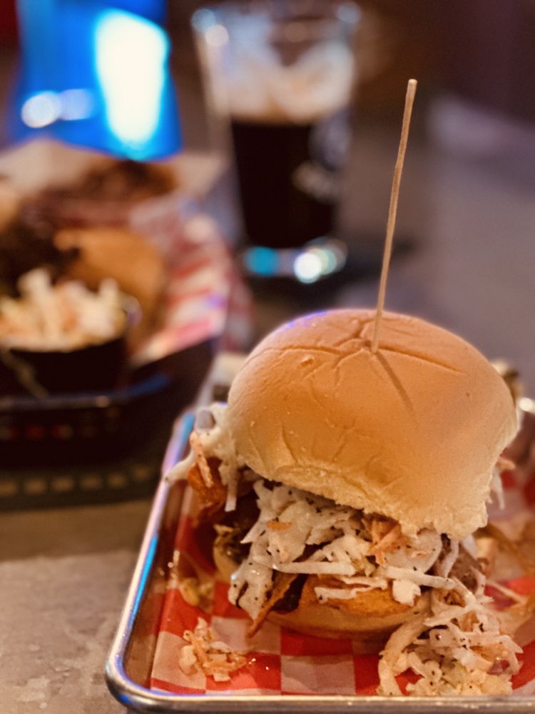 BEE’S BARBECUE - OTR - 18 Photos & 17 Reviews - 1403 Vine St ...