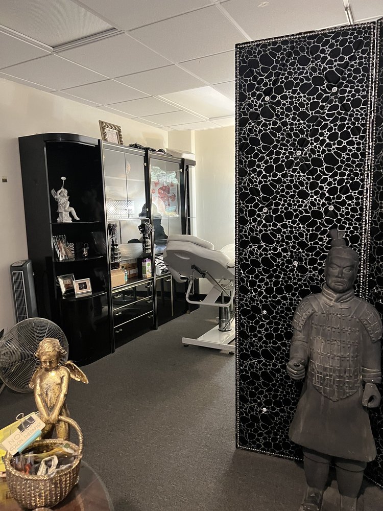 AMAZING BODY - Updated July 2025 - 11 Photos & 12 Reviews - 374 H St ...