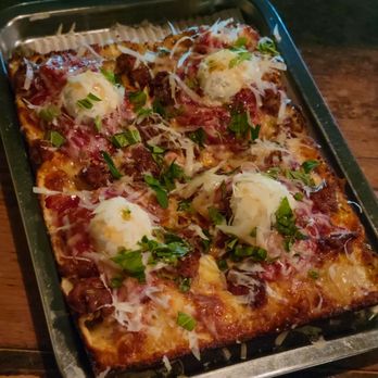 DESCENDANT DETROIT STYLE PIZZA - Updated January 2026 - 707 Photos ...