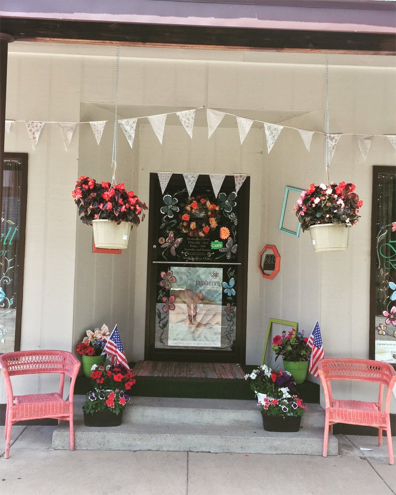 BOMBSHELL BARBER - Updated March 2025 - 210 N Main St, Ironton ...