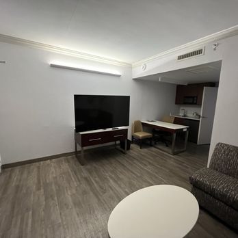 DOUBLETREE SUITES BY HILTON - PHOENIX - Updated February 2026 - 532 ...