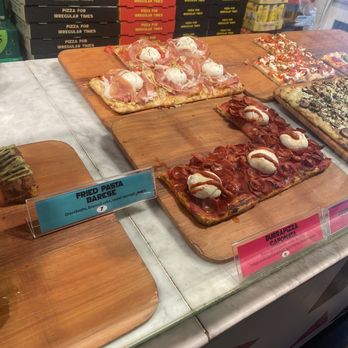 UNREGULAR PIZZA - Updated April 2024 - 557 Photos & 270 Reviews - 135 ...