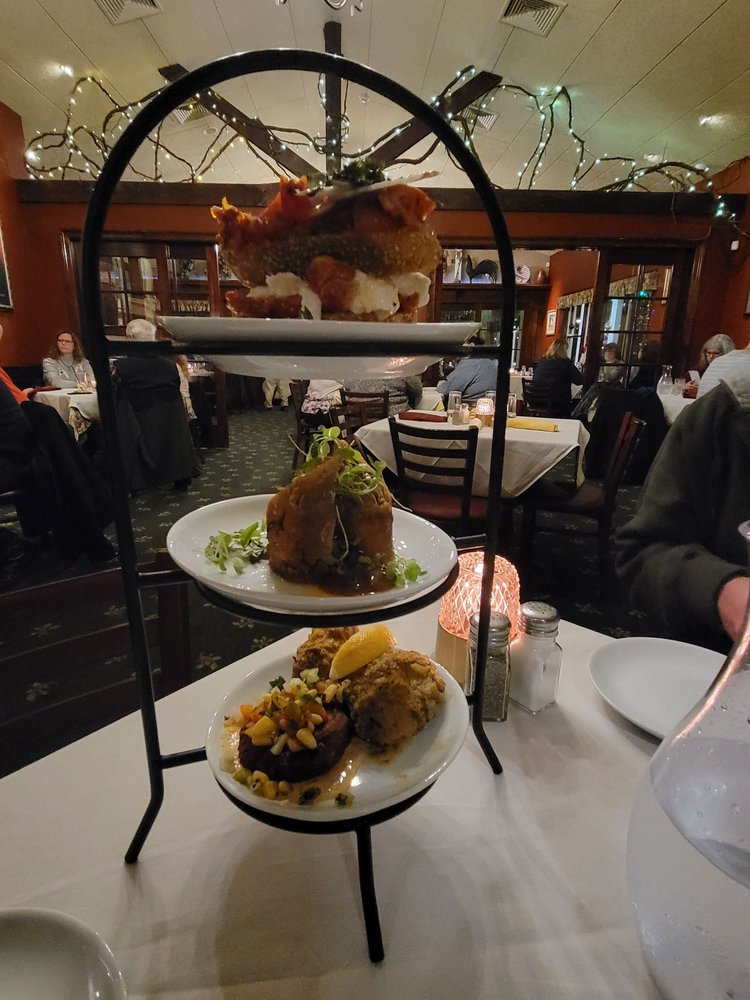 COOPERAGE INN - 325 Photos & 323 Reviews - 2218 Sound Ave, Baiting ...