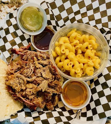 OFF THE RAILS BARBEQUE & DRAFTHOUSE - 71 Photos & 88 Reviews - 549 ...