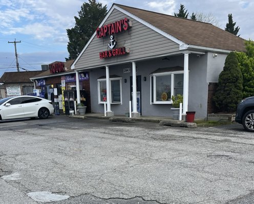 CAPTAIN’S BAR & GRILL - Updated October 2025 - 18 Reviews - 2843 ...