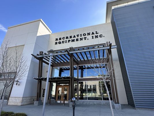 REI OXNARD - Updated September 2025 - 239 Photos & 132 Reviews - 2700 ...