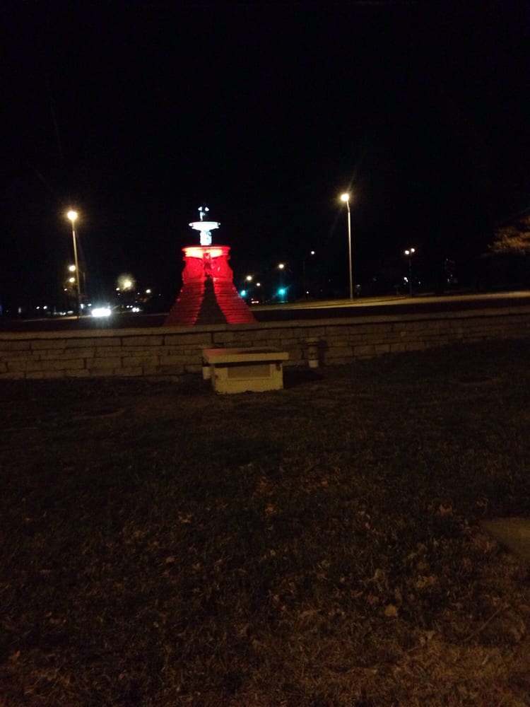 MEYER CIRCLE FOUNTAIN - Updated November 2025 - Ward Pkwy Meyer ...