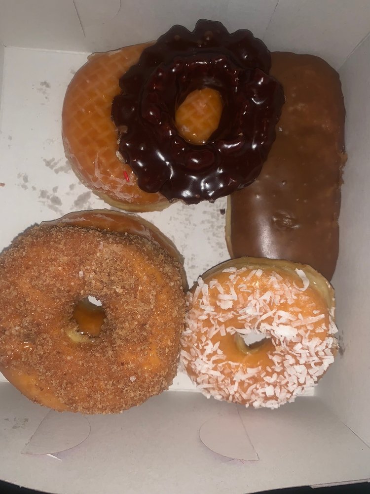 ROAD RUNNER DONUTS - Updated March 2024 - 29 Photos & 52 Reviews - 1801 ...