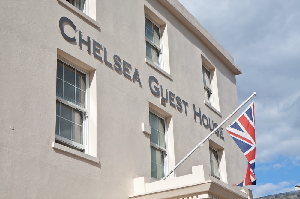 CHELSEA GUEST HOUSE - Updated August 2024 - 10 Photos - 372-374 ...