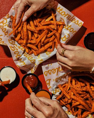 RED ROBIN GOURMET BURGERS AND BREWS - Updated May 2026 - 75 Photos ...