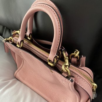 COACH FACTORY OUTLET - Updated October 2025 - 75 Photos & 48 Reviews ...