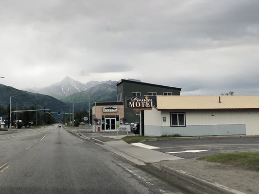 PIONEER MOTEL - Updated July 2025 - 10 Photos & 24 Reviews - 124 W ...