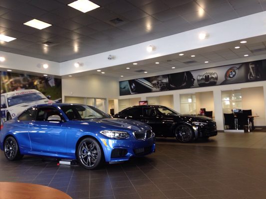 VALLEY AUTO WORLD INC VALLEY BMW - Updated January 2026 - 33 Photos ...