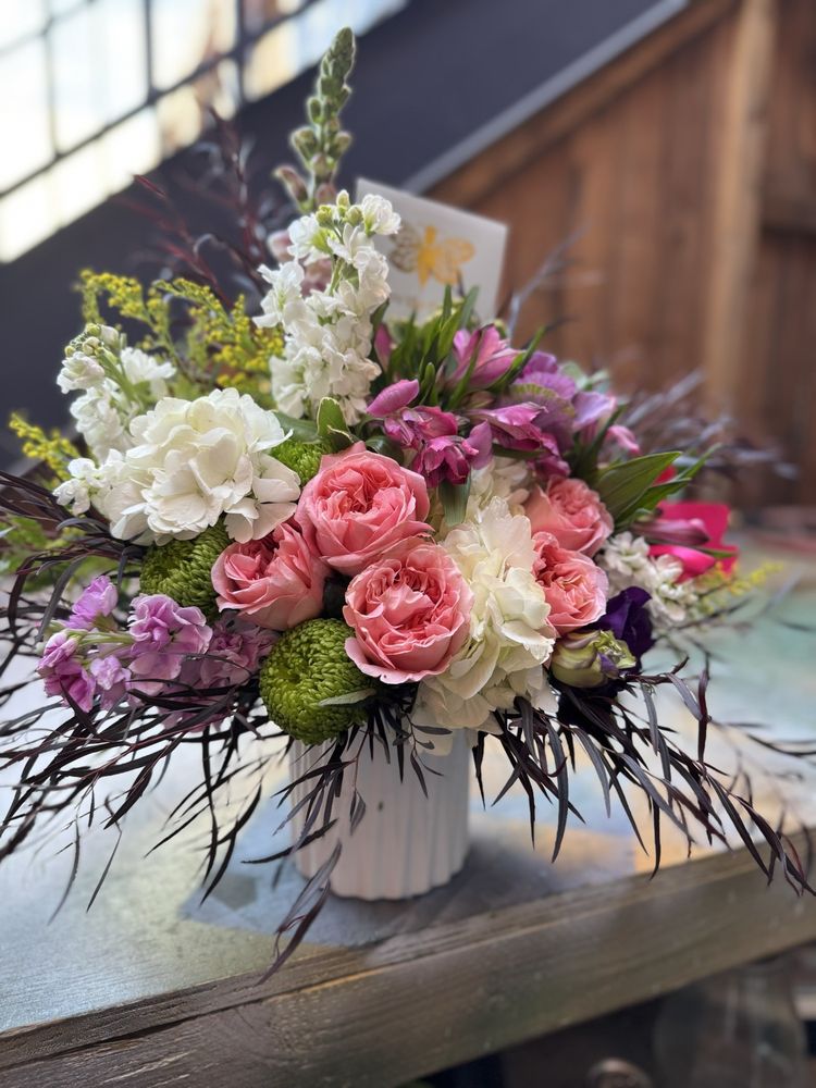 BUZZY BEE FLOWERS - Updated January 2026 - 329 Photos & 204 Reviews ...