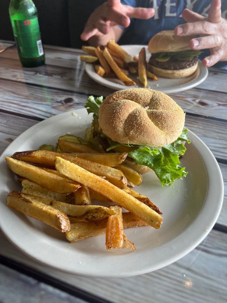 THE DRAFT BAR AND GRILL - Updated December 2025 - 11 Photos - 1311 Wet ...