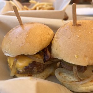 TYLER’S BURGERS - TEMP. CLOSED - 410 Photos & 696 Reviews - Burgers ...