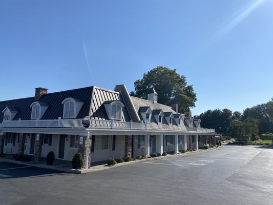 THE VILLAGE INN - Updated December 2025 - 39 Photos & 70 Reviews - 4979 ...