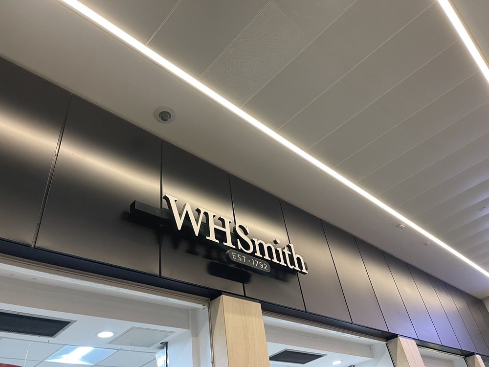 WH SMITH - Updated September 2024 - City Station, Leeds, West Yorkshire ...
