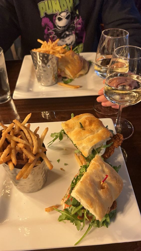 THE BLIND BEAR - Updated January 2026 - 12 Photos & 14 Reviews - 2000 ...