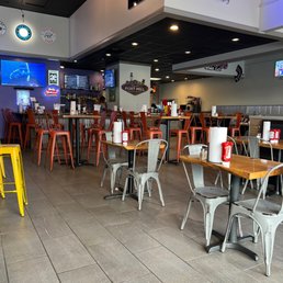 VOODOO WING CO. - Updated December 2025 - 60 Photos & 82 Reviews - 1646 ...